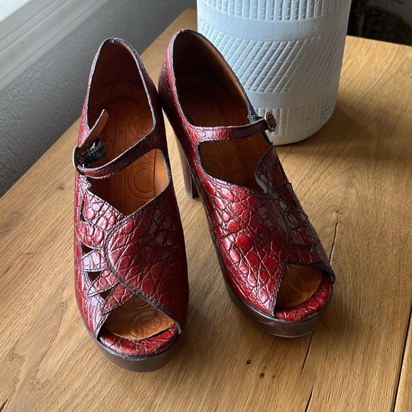 Chi Mahara | Shoes | Chi Mihara Embossed Leather Deep Red Platform ...